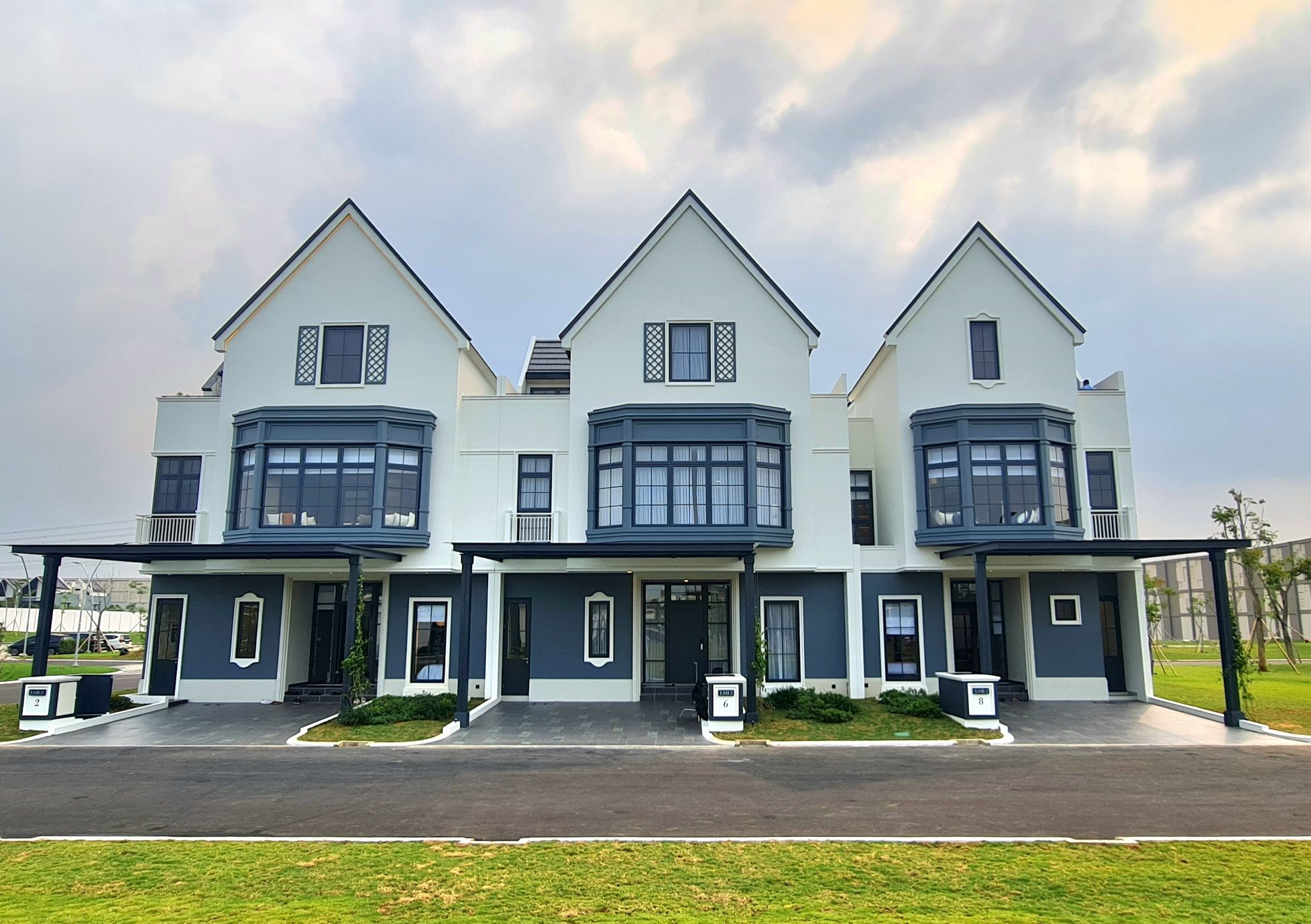 LOUISE SUMMARECON SERPONG | SUMMARECON SERPONG